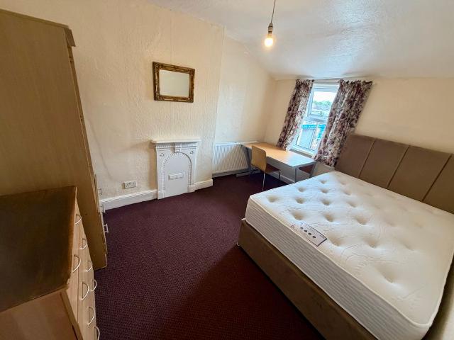 Birch Lane, Manchester M13, 4 bed shared accommodation to rent, £1,768 pcm | PrimeLocation