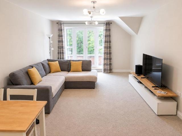 Birch Meadow Close, Warwick, CV34 4TZ 2 bed flat to rent £1,150 pcm £265 pw