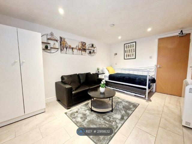 Birch Polygon, Manchester M14, Studio to rent, £795 pcm | PrimeLocation