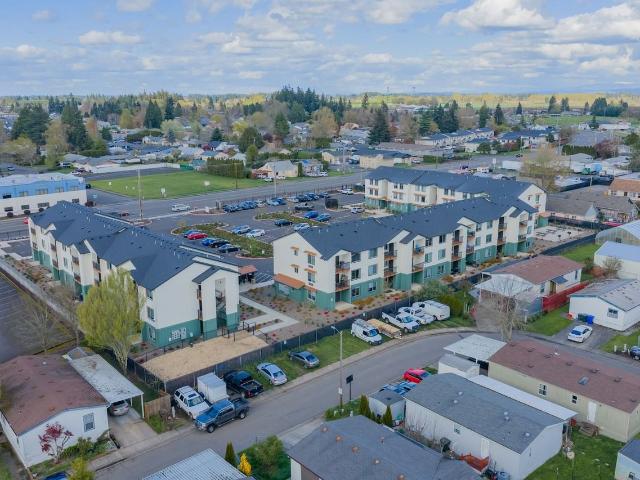 Birch Place Apartments 2 Bedroom Apartment for Rent at 4712 Silverton Rd Ne, Salem, OR 97305