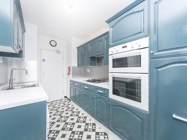 Birchmore Walk, London N5 3 bed flat to rent £3,250 pcm £750 pw