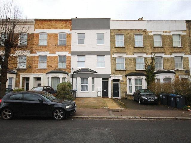 Birchanger Road, South Norwood. 2 bed maisonette to rent £2,000 pcm £462 pw