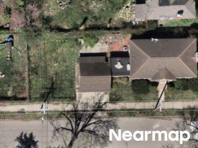 Birchcrest Dr