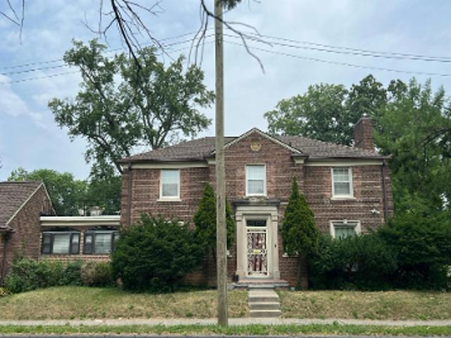 Birchcrest Dr