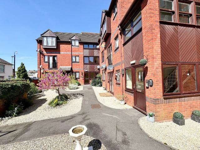 Birchett Road, Aldershot GU11, 1 bed flat to rent, £975 pcm | PrimeLocation