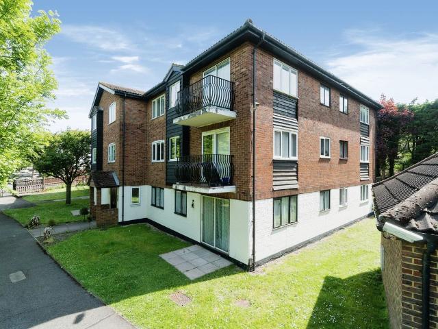 Birchend Close, South Croydon CR2, 2 bed flat to rent, £1,650 pcm | PrimeLocation
