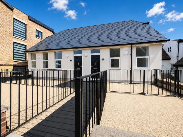 Bircherley Green, Hertford SG14, 2 bed flat to rent, £1,600 pcm | PrimeLocation