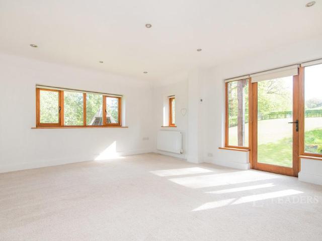 Birches Lane, Alvechurch, Birmingham. 4 bed detached house to rent £3,500 pcm £808 pw