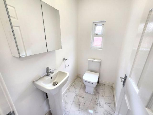 Birchfield Crescent, Stourbridge, DY9 9BX