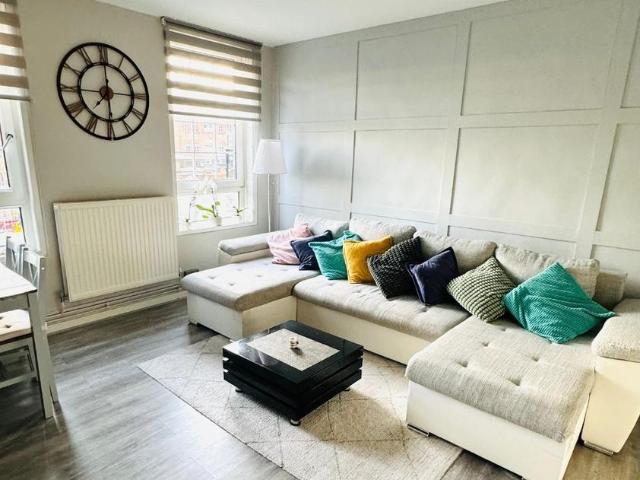 Birchfield Street, London E14, 3 bed flat to rent, £3,198 pcm | PrimeLocation