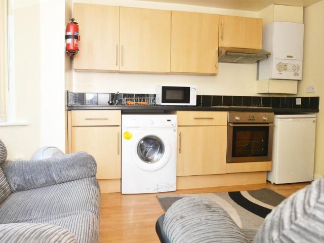 Birchfields Road, Manchester M13 1 bed flat to rent £1,095 pcm £253 pw