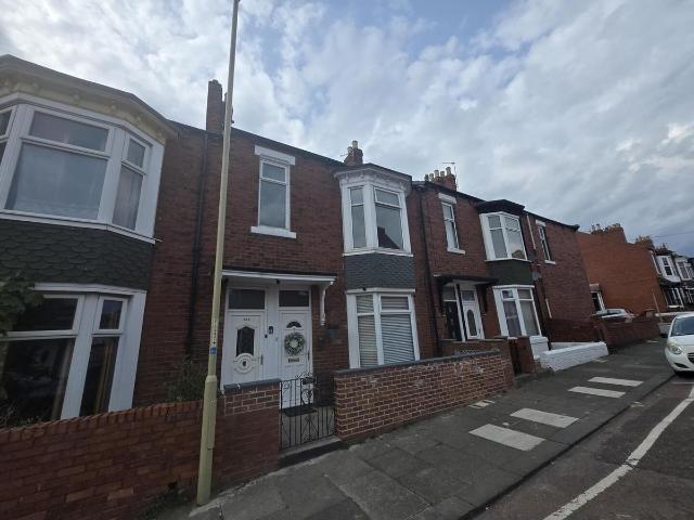 Birchington Avenue, South Shields NE33, 2 bed flat to rent, £650 pcm | PrimeLocation