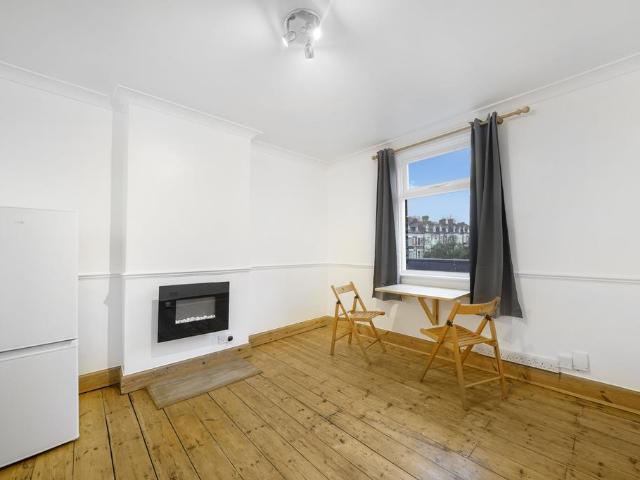 Birchington Road, London N8 Studio to rent £1,150 pcm £265 pw