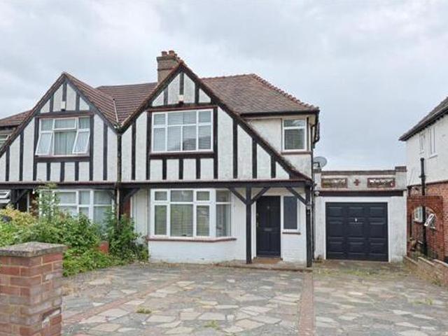 Birchwood Court, Edgware, 3 Bedroom Semi detached