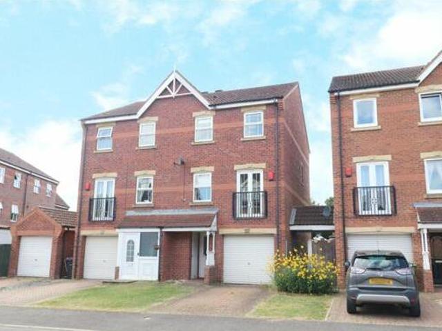 Birchwood View, Gainsborough, 3 Bedroom Semi detached