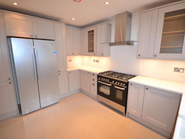 Bird In Hand Lane, Reading RG4 4 bed semi detached house to rent £2,300 pcm £531 pw