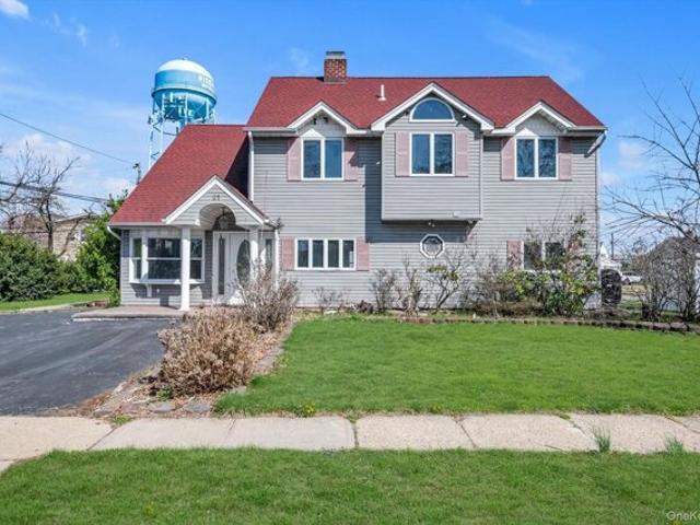 Bird Ln, Hicksville, Home For Sale