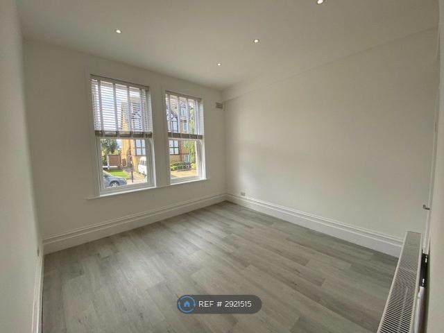 Birdhurst Road, South Croydon CR2, 3 bed flat to rent, £2,300 pcm | PrimeLocation