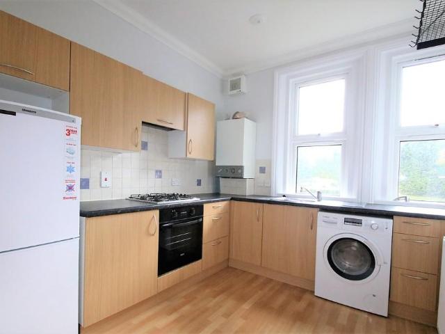 Birdhurst Rise, South Croydon 3 bed apartment to rent £1,800 pcm £415 pw