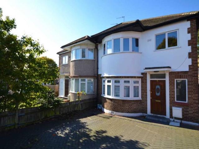 Birkbeck Avenue, Greenford 2 bed apartment to rent £1,750 pcm £404 pw