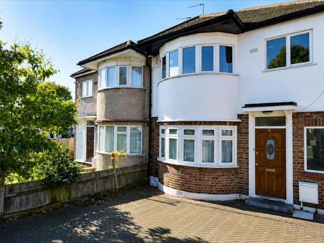 Birkbeck Avenue, Greenford 2 bed apartment to rent £1,750 pcm £404 pw