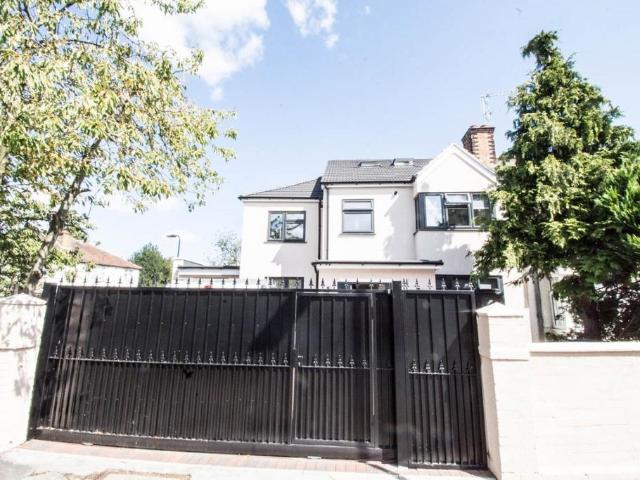 Birkbeck Avenue, London UB6 Studio to rent £1,352 pcm £312 pw