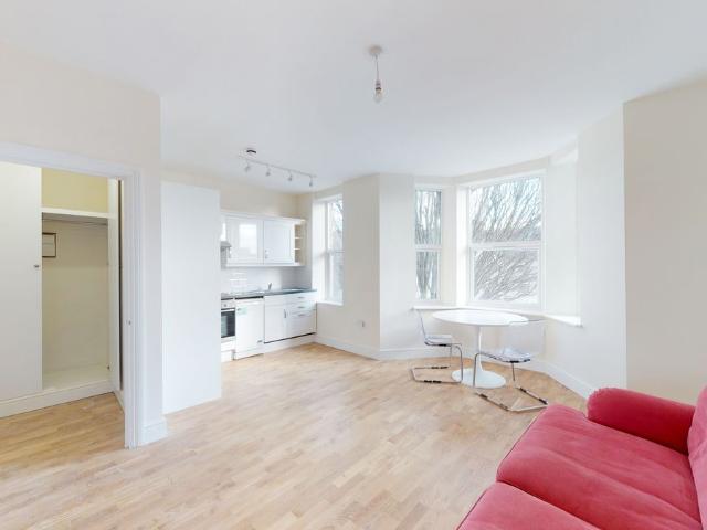 Birkbeck Avenue, London W3, Studio to rent, £1,400 pcm | PrimeLocation