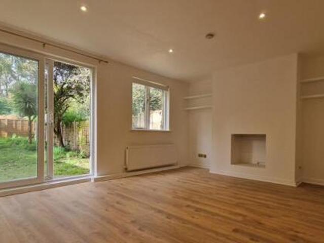 Birkbeck Grove, London, 2 Bedroom Flat