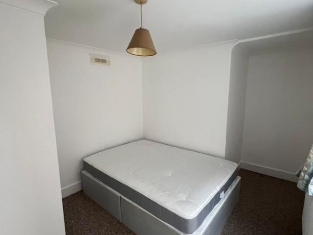Birkbeck Road, Ilford IG2, 2 bed flat to rent, £1,750 pcm | PrimeLocation