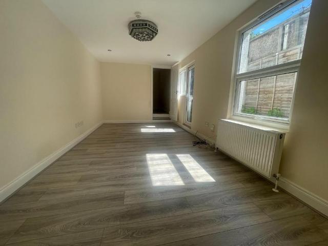 Birkbeck Road, London N17 4 bed terraced house to rent £2,400 pcm £554 pw