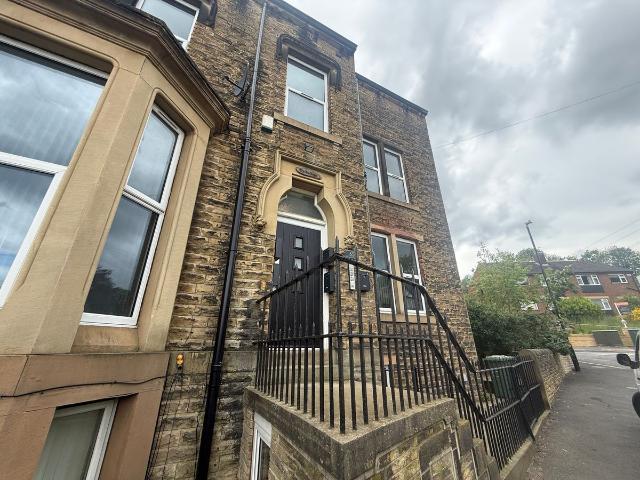 Birkby Lodge Road, Huddersfield HD2, 1 bed flat to rent, £625 pcm | PrimeLocation