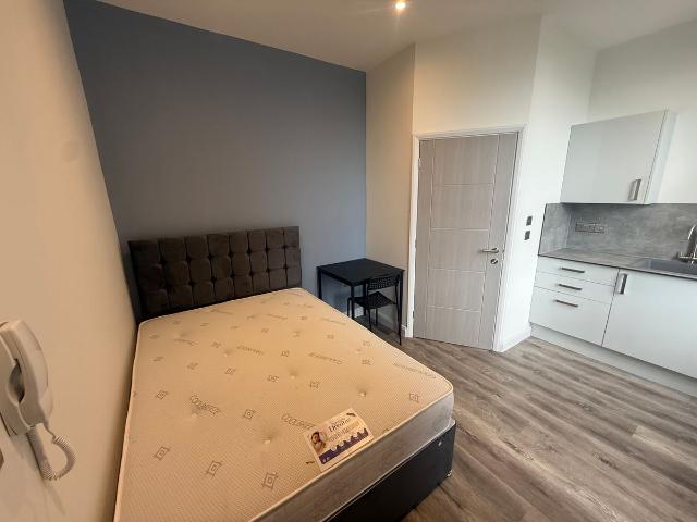 Birkby Lodge Road, Huddersfield HD2, 1 bed flat to rent, £635 pcm | PrimeLocation