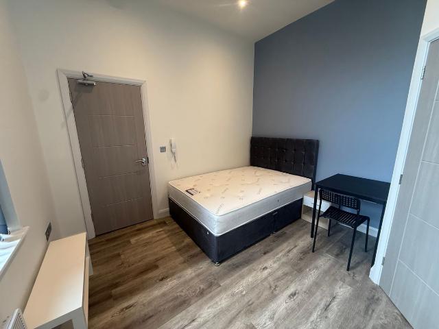 Birkby Lodge Road, Huddersfield HD2, 1 bed flat to rent, £650 pcm | PrimeLocation