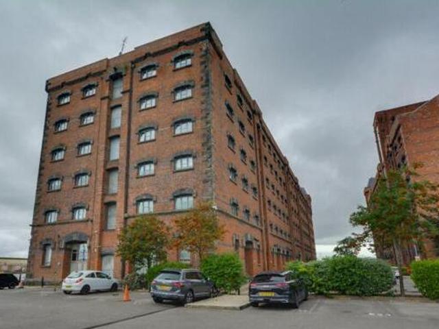 Birkenhead, Dock Road, Wirral, 2 Bedroom Flat