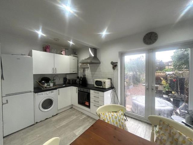 Birkenshaw Road, B44