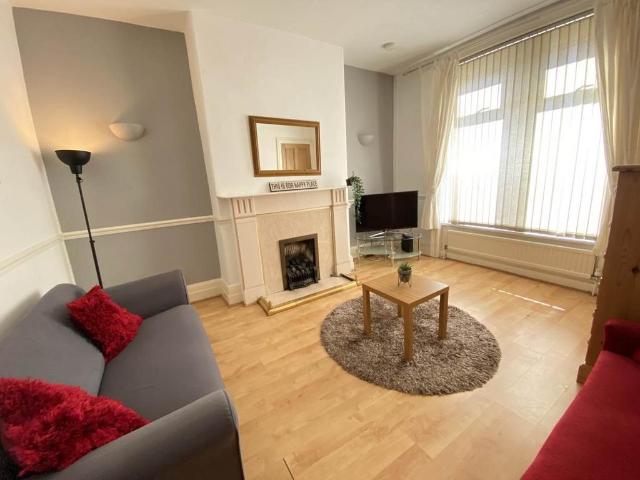 Birkhouse Lane, Huddersfield HD5 3 bed house to rent £1,326 pcm £306 pw