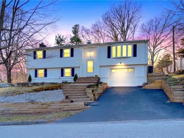 Birkshire Dr, Warwick, Home For Sale