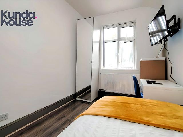 Birmingham B11, Room to rent, £400 pcm | PrimeLocation