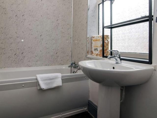 Birmingham B11, Room to rent, £550 pcm | PrimeLocation
