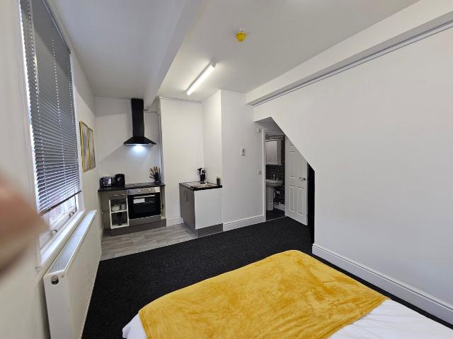 Birmingham B16, 1 bed flat to rent, £1,000 pcm | PrimeLocation