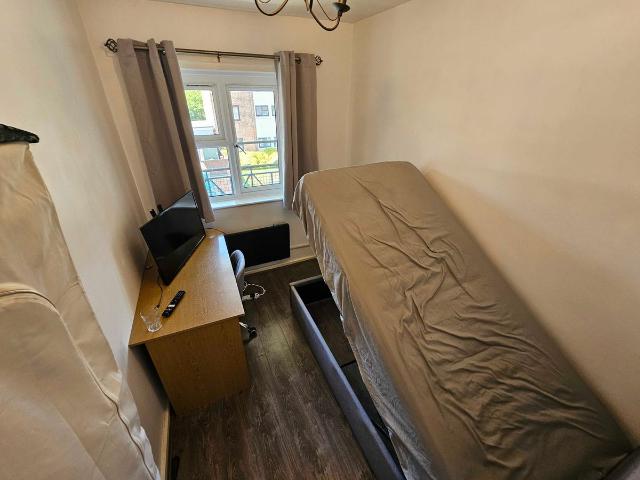 Birmingham B36, Room to rent, £450 pcm | PrimeLocation
