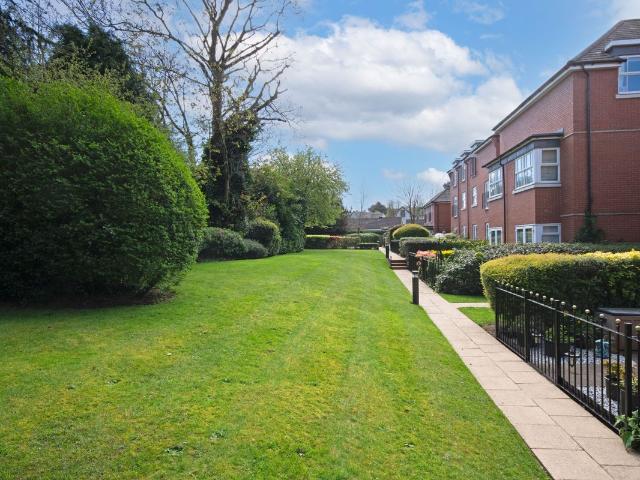 Birmingham Road, Sutton Coldfield B72, 2 bed flat to rent, £1,300 pcm | PrimeLocation