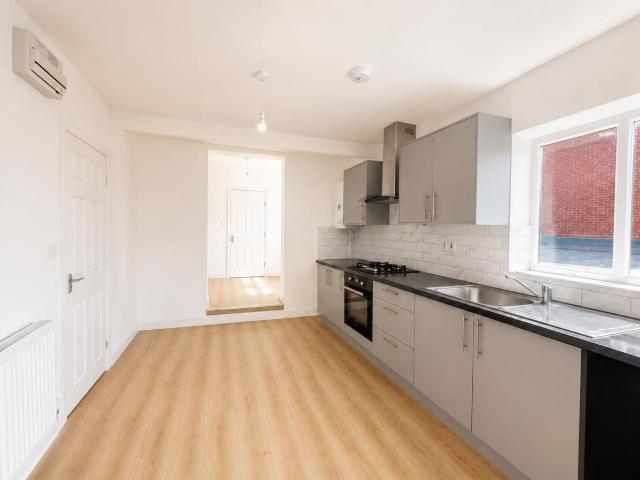Birmingham Street, Oldbury B69, 1 bed flat to rent, £800 pcm | PrimeLocation