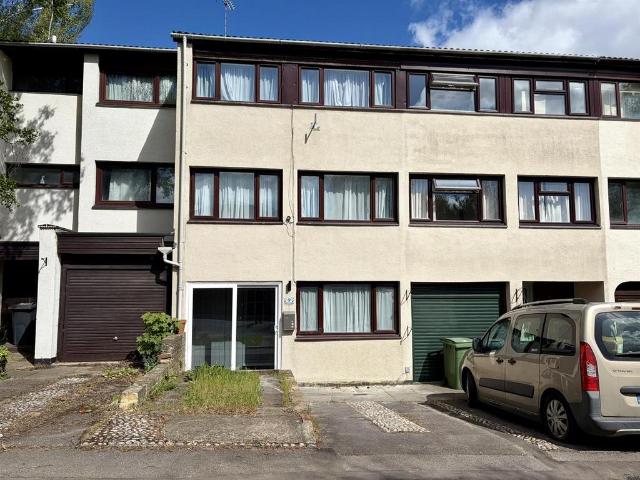 Birnam Square, Maidstone ME16 5 bed house to rent £1,795 pcm £414 pw