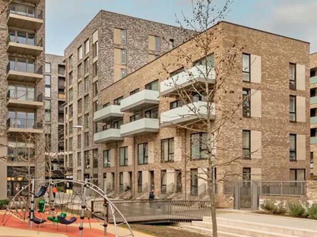 Bistro Corner, 11 Aberfeldy Square, London, E14 0XA, United Kingdom | 2 bed apartment for rent #167751926 | Rentberry