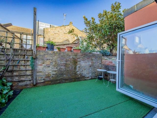 Biscay Road, W6, London