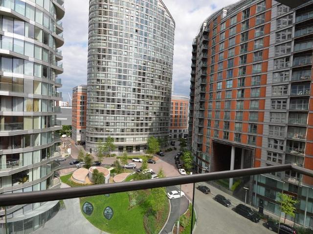 Biscayne Avenue, London E14 1 bed flat to rent £1,850 pcm £427 pw