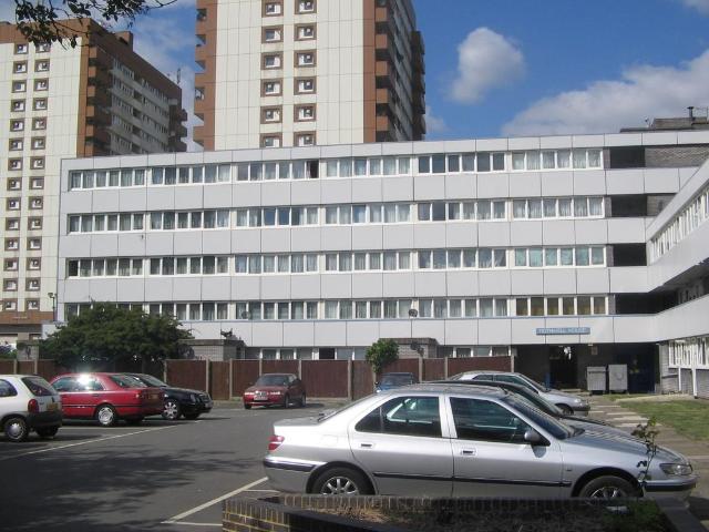 Biscoe Close, Heston, Hounslow TW5 3 bed flat to rent £2,400 pcm £554 pw