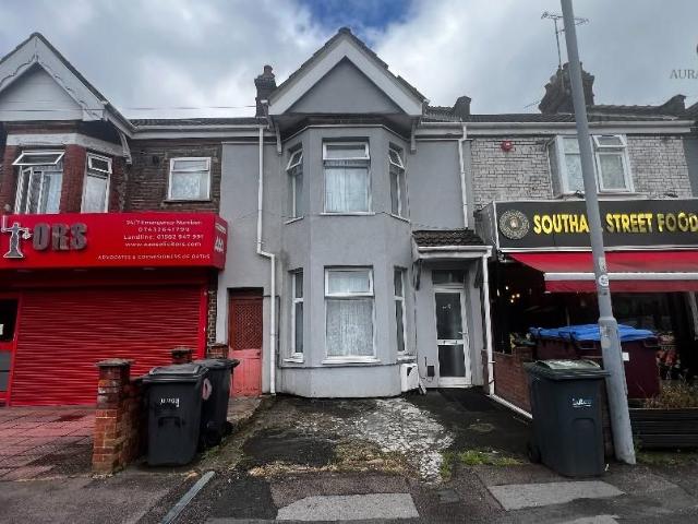 Biscot Road, Luton LU3, 3 bed terraced house to rent, £1,500 pcm | PrimeLocation