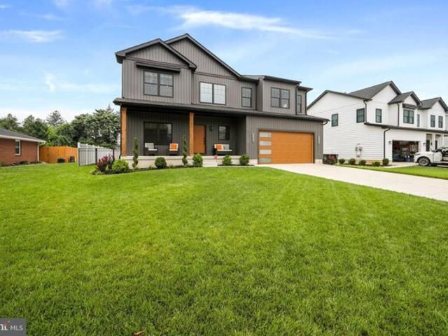 Bishop Ave, Berlin, Home For Sale